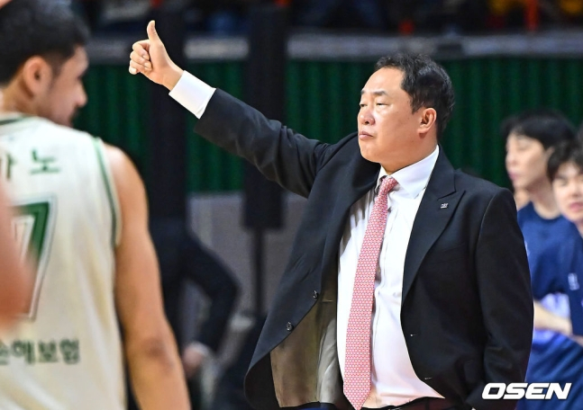 "이 나이에 욕 먹기 싫다" 61세 전창진의 다짐, '슈퍼팀' KCC를 진짜 슈퍼팀 만들었다 - 머니투데이