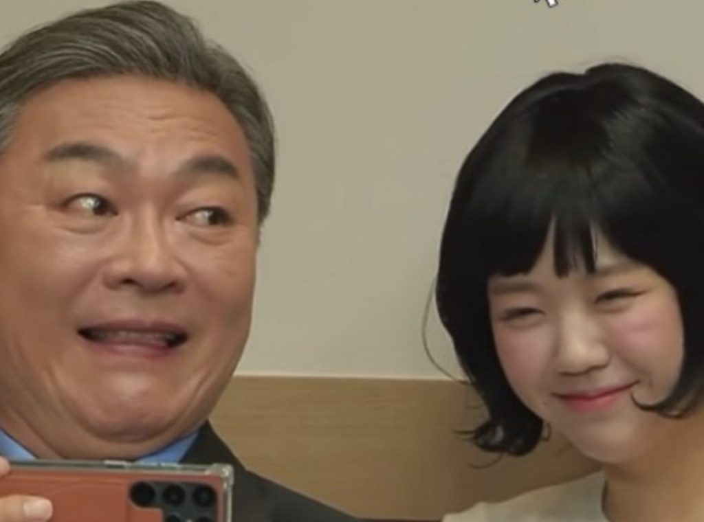 "하니 인종차별" SNL 고발한 팬들…지예은 SNS에도 몰려갔다 - 머니투데이