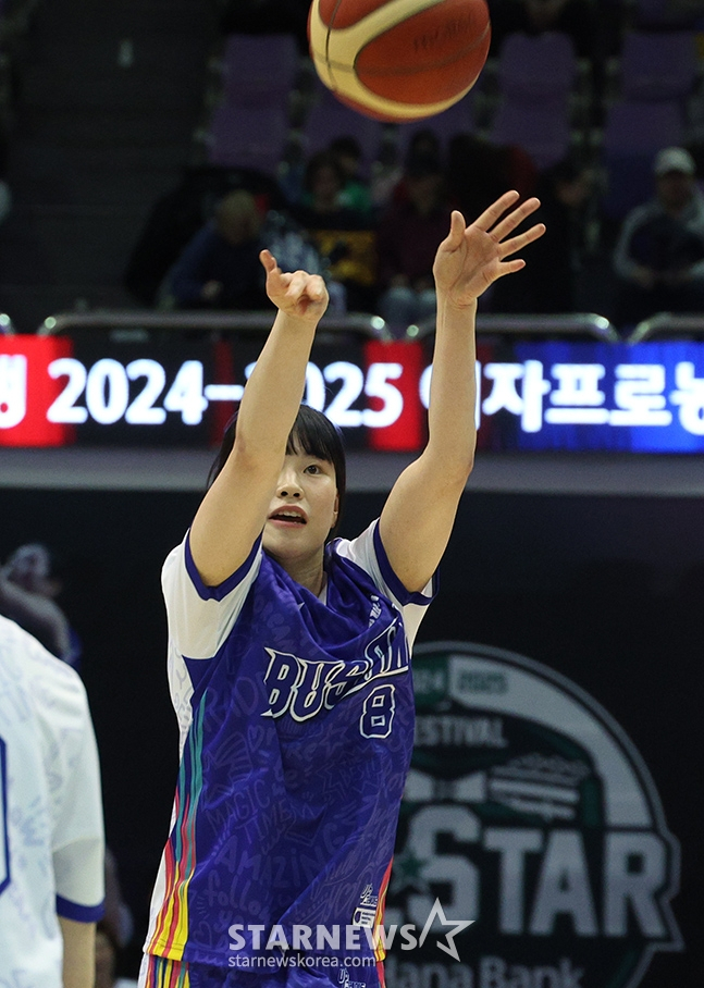 韓日 3점슛 맞대결 '슛쟁이' 심성영-이소희-신이슬, 일본 제압했다... 16-11 가뿐히 승리 [WKBL 올스타 현장] - 머니투데이