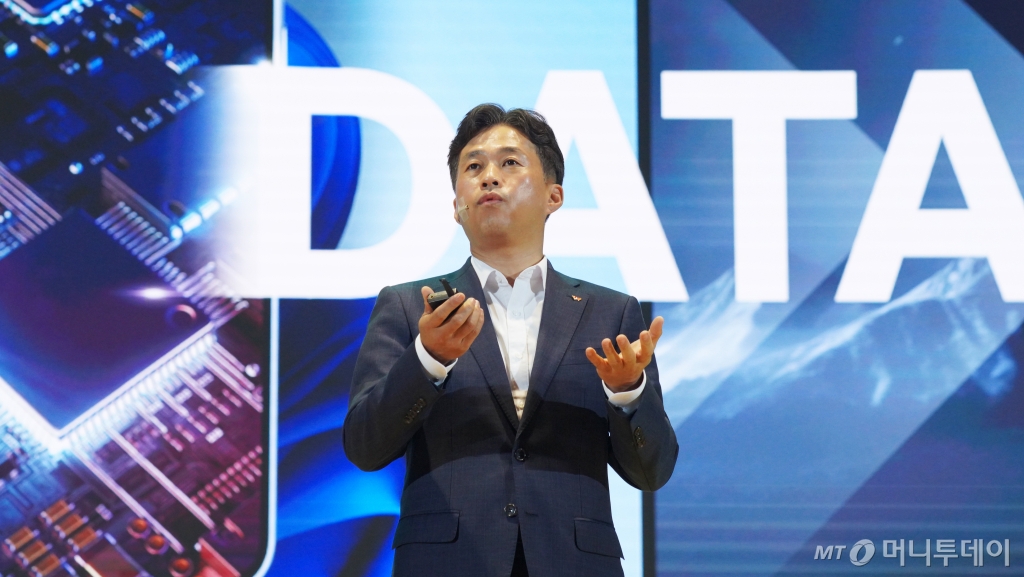 SK하이닉스, CIS 사업 접는다…"HBM 등 AI 메모리에 집중" - 머니투데이