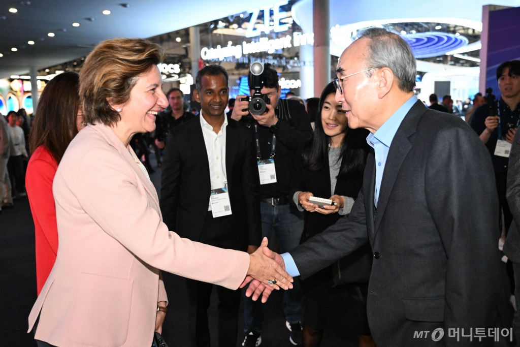 MS 손잡은 KT, 한국적 AI와 소버린 클라우드 방향 제시 - 머니투데이