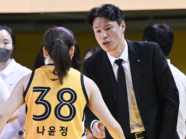 원주 DB, 'WKBL 10년 경력 베테랑' 진경석 코치 선임 "감독-선수 가교역할 기대" - 머니투데이