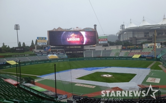 '드디어 비 그쳤다!' 인천 DH2 매진 '빅매치' KIA-SSG전 정상 개최 확정→승패는 내일(11일) DH까지 영향 미친다 [인천 현장] - 머니투데이