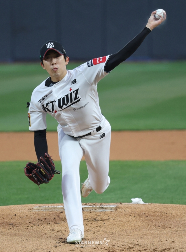 4연승 롯데 '고승민-나승엽 휴식 줬다' DH2 선발 라인업 발표! 5연패 KT, '토종 ERA 2위' 오원석으로 맞불 [수원 현장] - 머니투데이