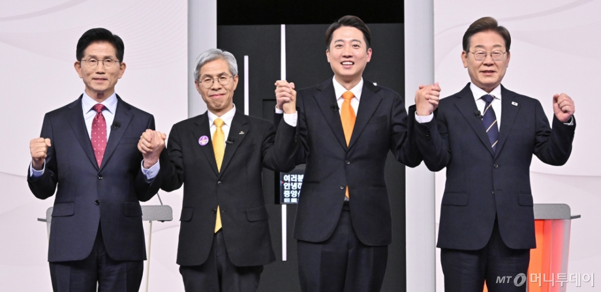 이재명 vs 이준석 데이터센터 논쟁…'신재생+SMR+ESS' 구축이 답 - 머니투데이