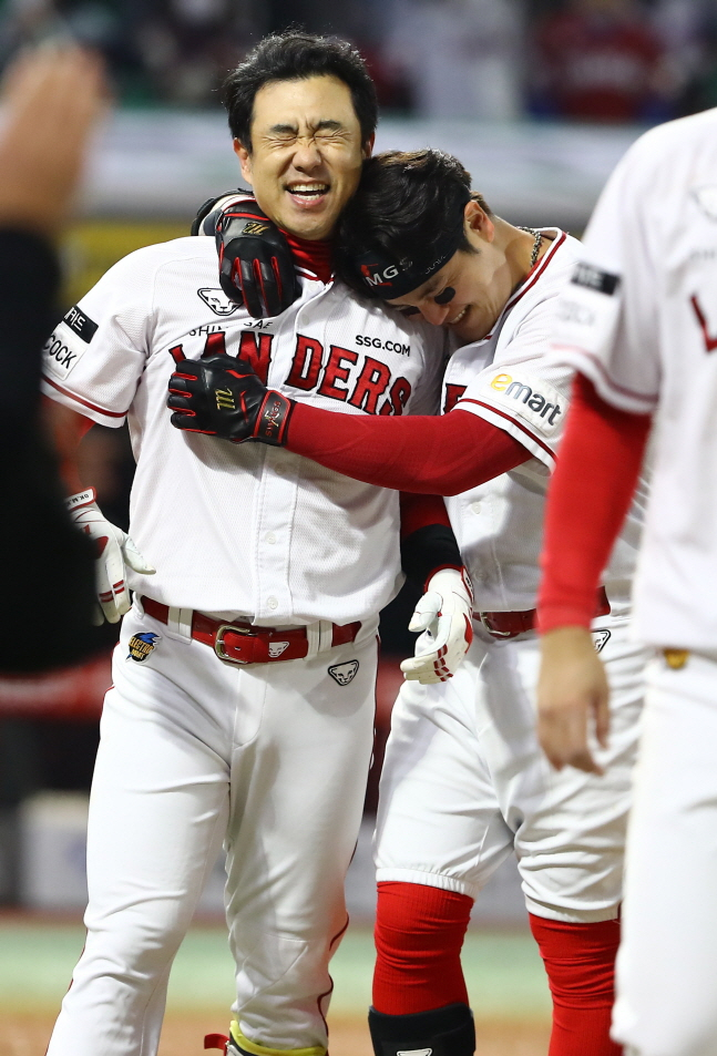 짐승이 인천으로 돌아왔다! 김강민 613일 만에 SSG 1번·중견수 선발 출격... ERA 1·2위 앤더슨-폰세 빅뱅 [인천 현장] - 머니투데이