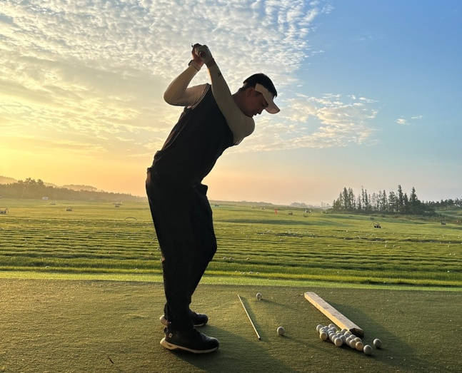 '22년 도전 헛되지 않았다' 50세 최고령 KPGA 투어프로 탄생! "골프 선수 김현철 이름 널리 알리겠다" - 머니투데이