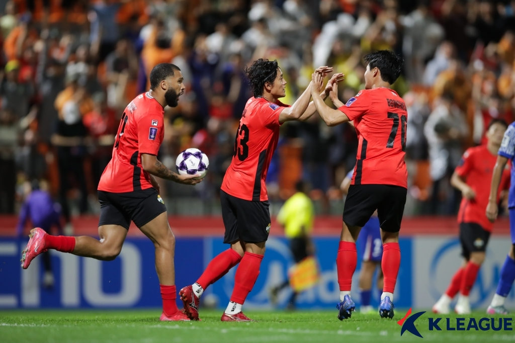 강원 ACL 새 역사 쓴 홍철, 베스트11 선정에 베스트골 후보까지 '겹경사' - 머니투데이