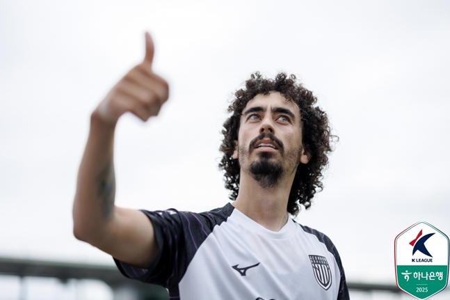 '1:2→3:2' 역전 멀티골 넣은 전남 발디비아, K리그2 33R MVP 선정