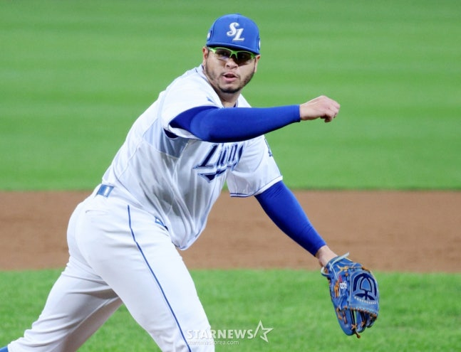 'KKKKKK' 문동주가 다했다! 4이닝 삭제→한화 5-4 승리... 19년 만의 KS까지 '단 1승' 남았다 [PO3 현장리뷰] - 머니투데이