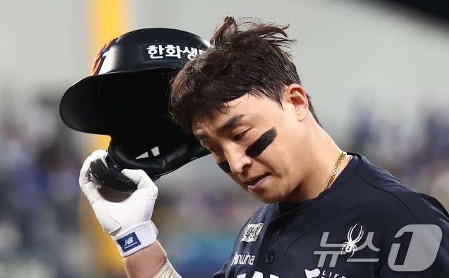 '그 장면 떠올랐네' 손아섭 '14년-132타석' 만에 PS 병살타→그런데 다음 타석 2루타, 역전 발판됐다 [PO3 현장] - 머니투데이