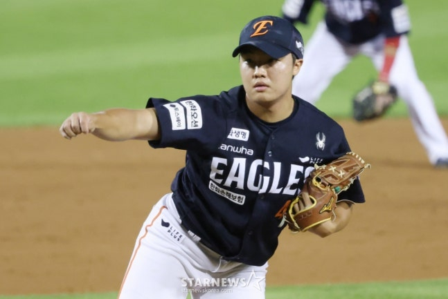 19년 만의 KS까지 딱 1승인데... '왜' 78억 FA 아닌 '연봉 3천' 19세 루키가 선발일까 [PO4] - 머니투데이