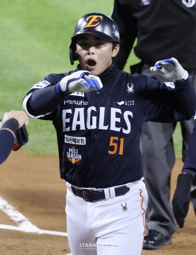 21세 첫 가을야구에 PS 타점 신기록 경신 눈앞이라니... 1승 3패 열세에도 한화에는 묵직한 한 방 있다 [KS5] - 머니투데이