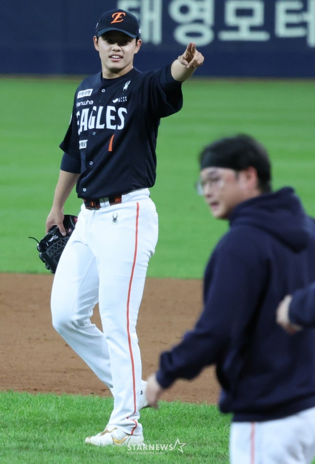'PO MVP' 한화 살린 문동주, '무너진 불펜' 딛고 다시 '게임 체인저'가 될까 [KS5 현장] - 머니투데이