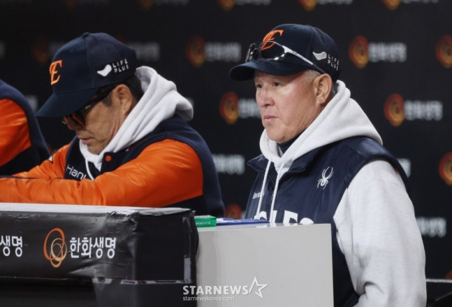 '패장' 김경문 감독 "2위하면 다 묻힌다, 어린 선수들 주사 맞았다"... 개인 5번째 도전도 준우승 엔딩 [KS5 현장인터뷰] - 머니투데이