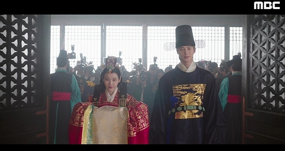 '21세기 대군부인' 아이유, 변우석과 혼례 중 기절...시청률 金전체 1위 10.8% [종합] - 머니투데이